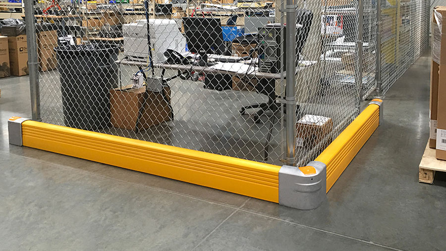 Crash barrier ensures protection in every angle